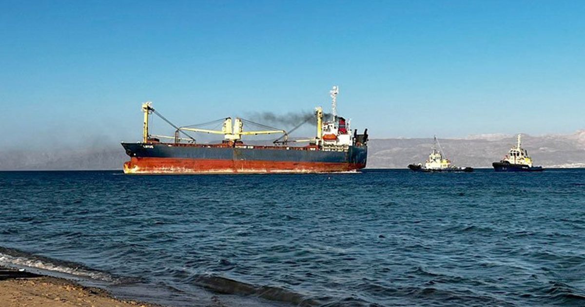الأردن يحتجز سفينة شحن جنحت قرب محمية شعاب مرجانية